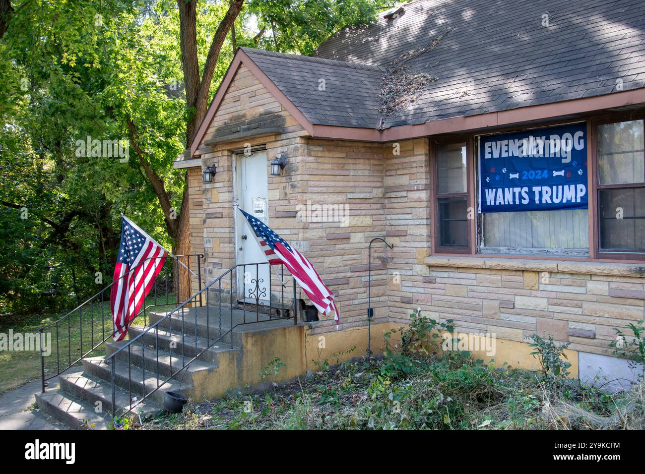 Funny trump signs hi-res stock photography and images - Alamy