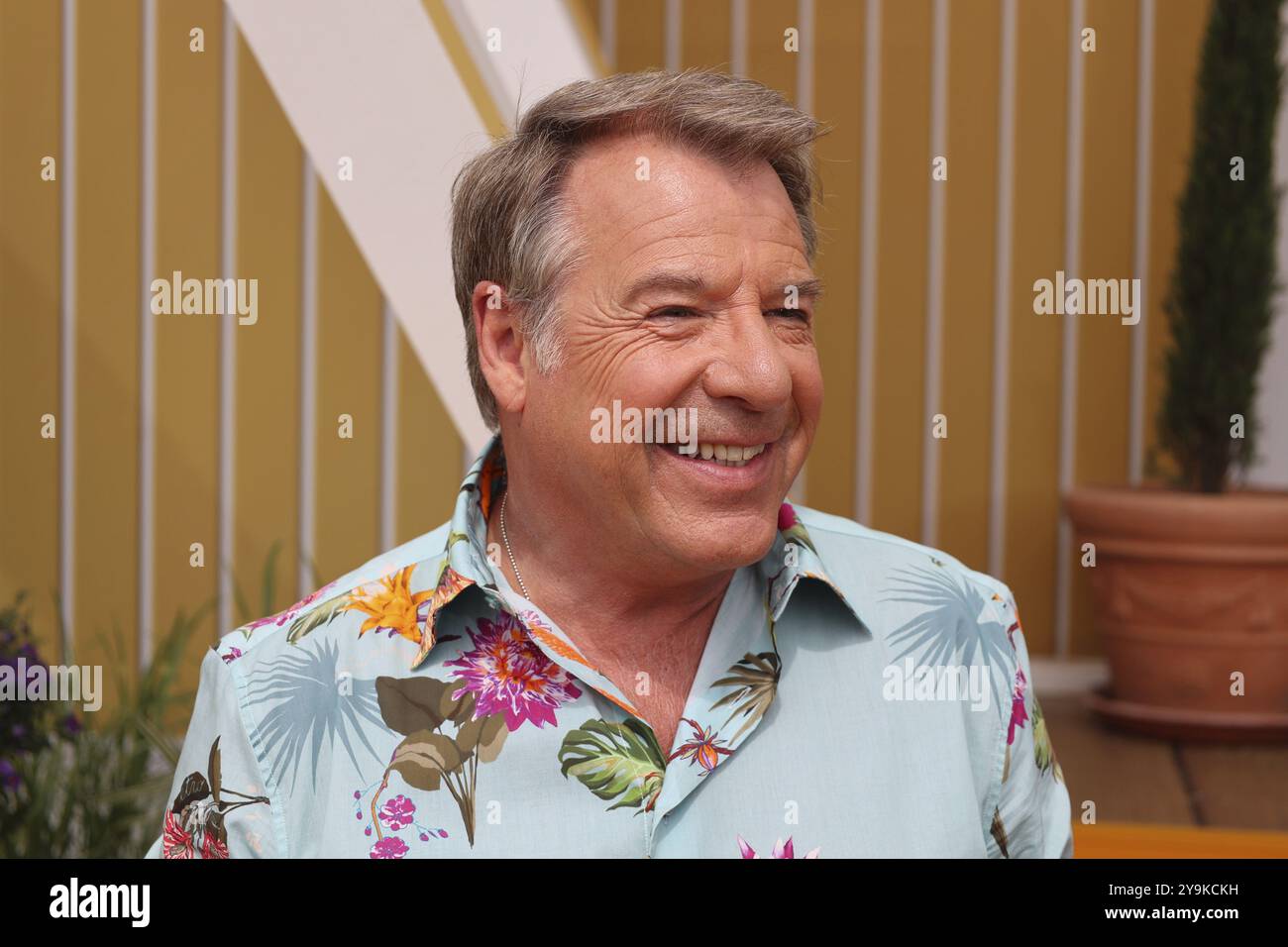 Artists) in the ARD TV programme Stock Photo - Alamy