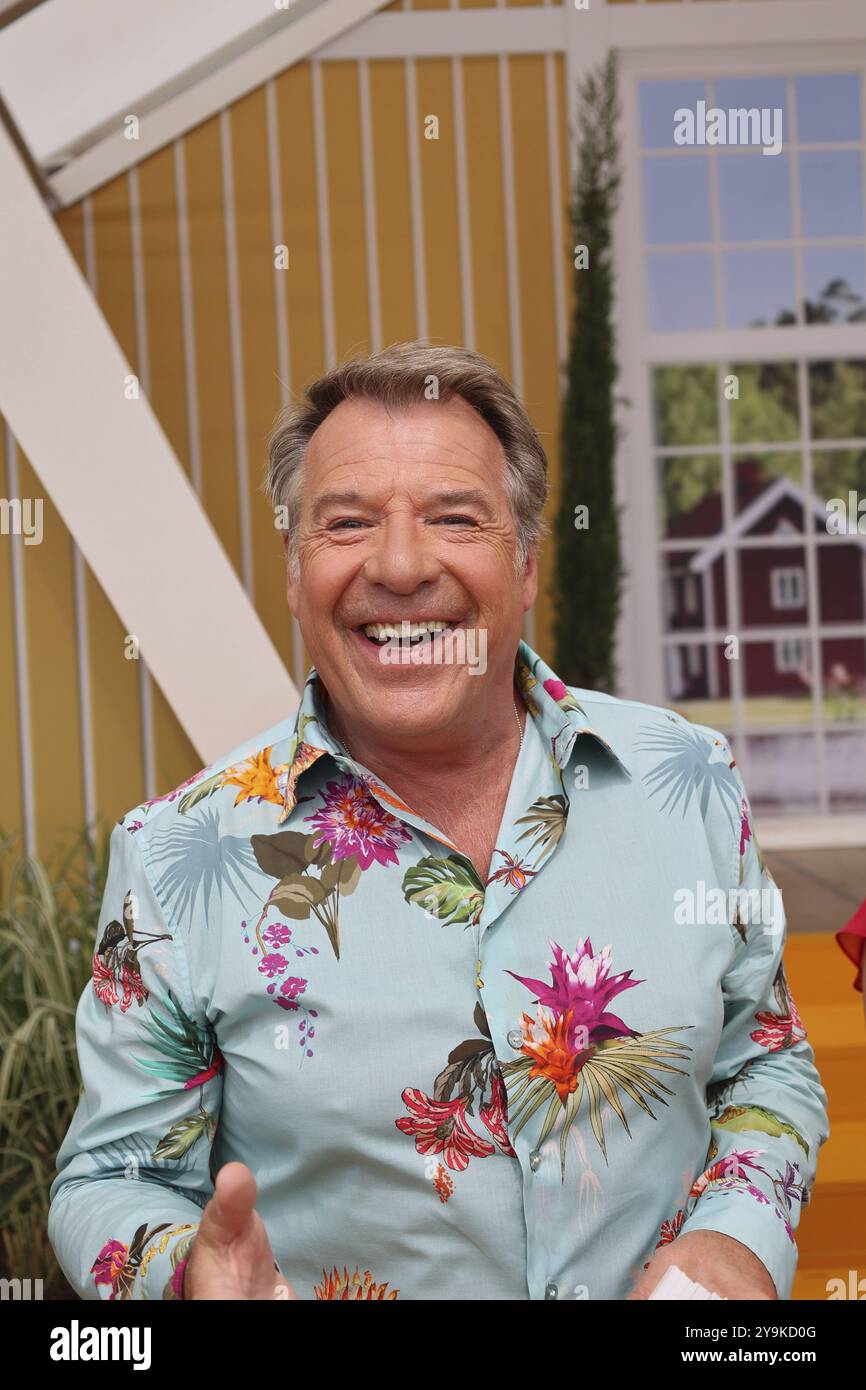 Artists) in the ARD TV programme Stock Photo - Alamy