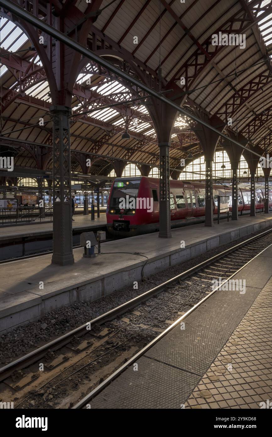 Tracks and train, Copenhagen Central Station, Kobenhavns Hovedbanegard ...