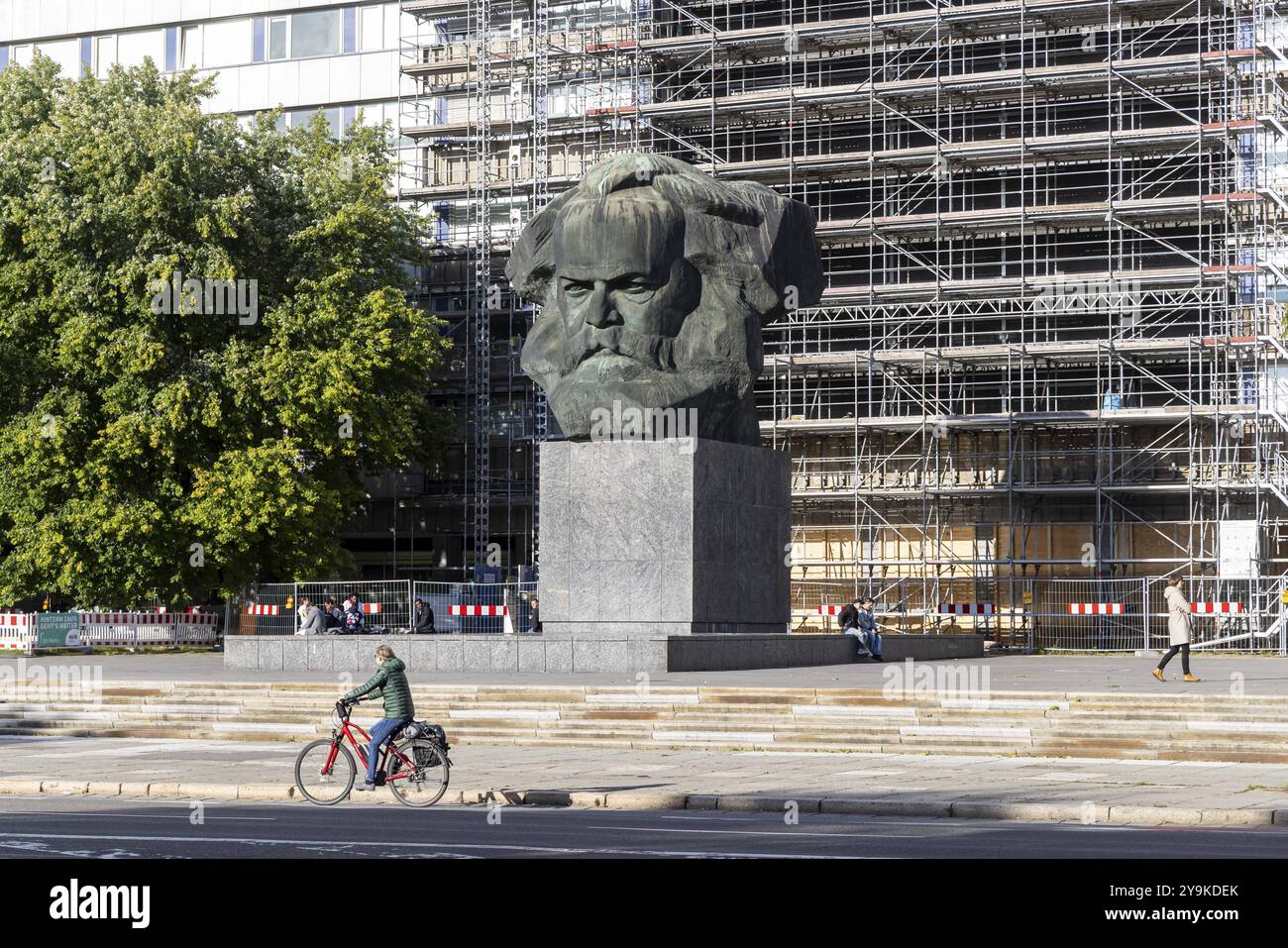 Karl Marx Monument, 40-tonne sculpture, best-known landmark of the city ...
