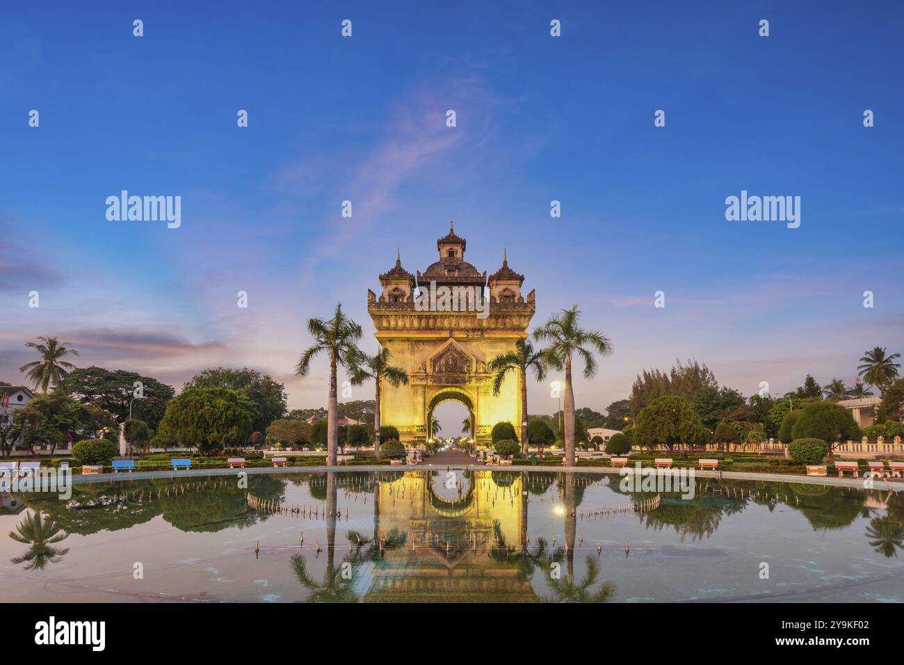 Vientiane Laos, sunset city skyline at Patuxai (Patuxay) the most ...