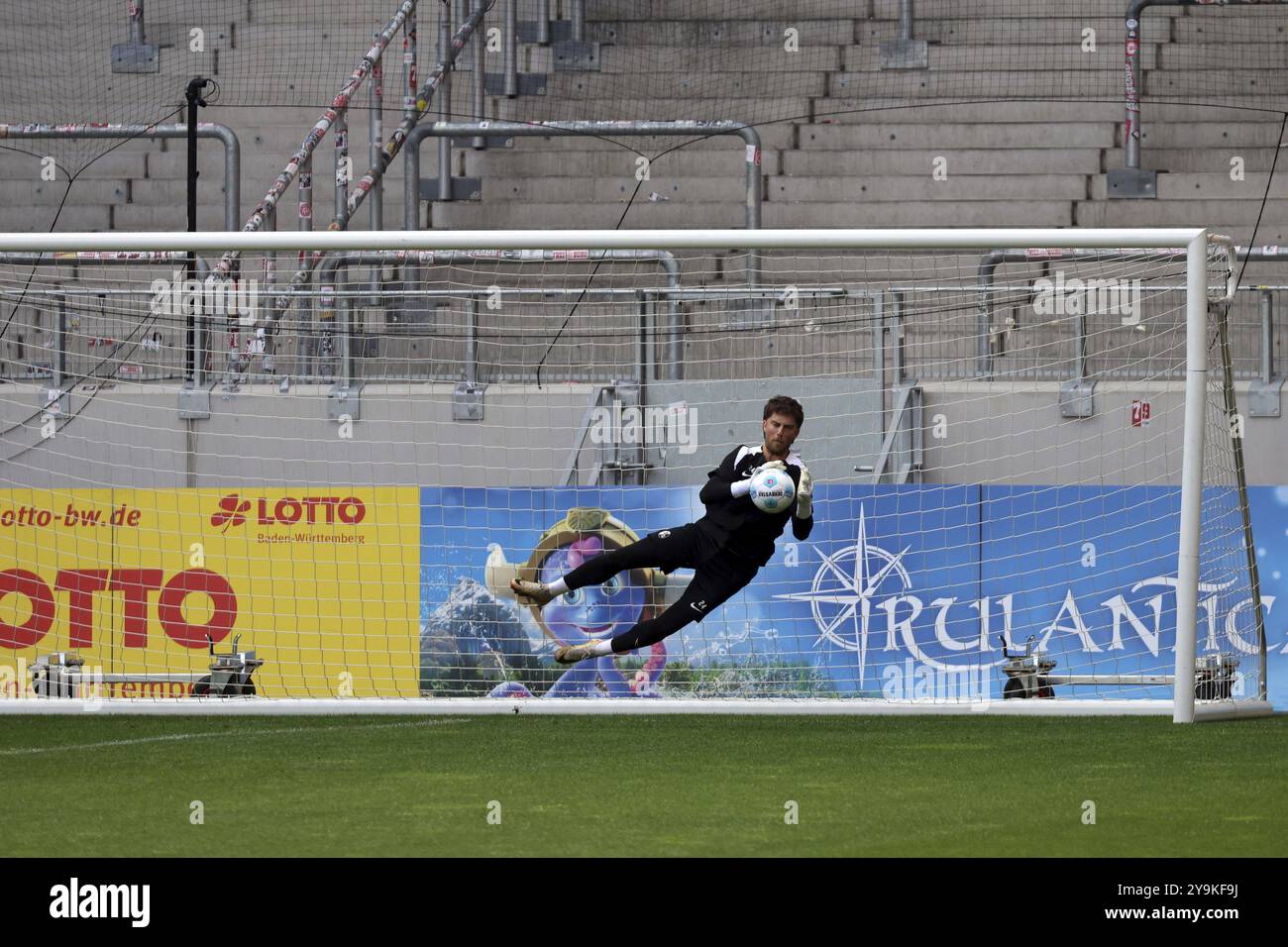 Goalkeeper Jannik Huth (SC Freiburg) presented himself in good shape at ...