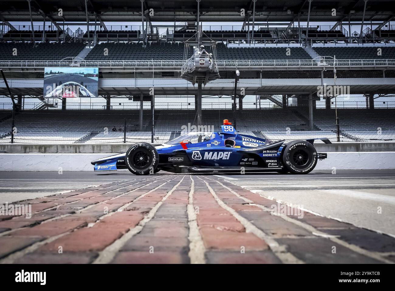 MARCO ANDRETTI (98) of Nazareth, Pennsylvania crosses the yard of ...