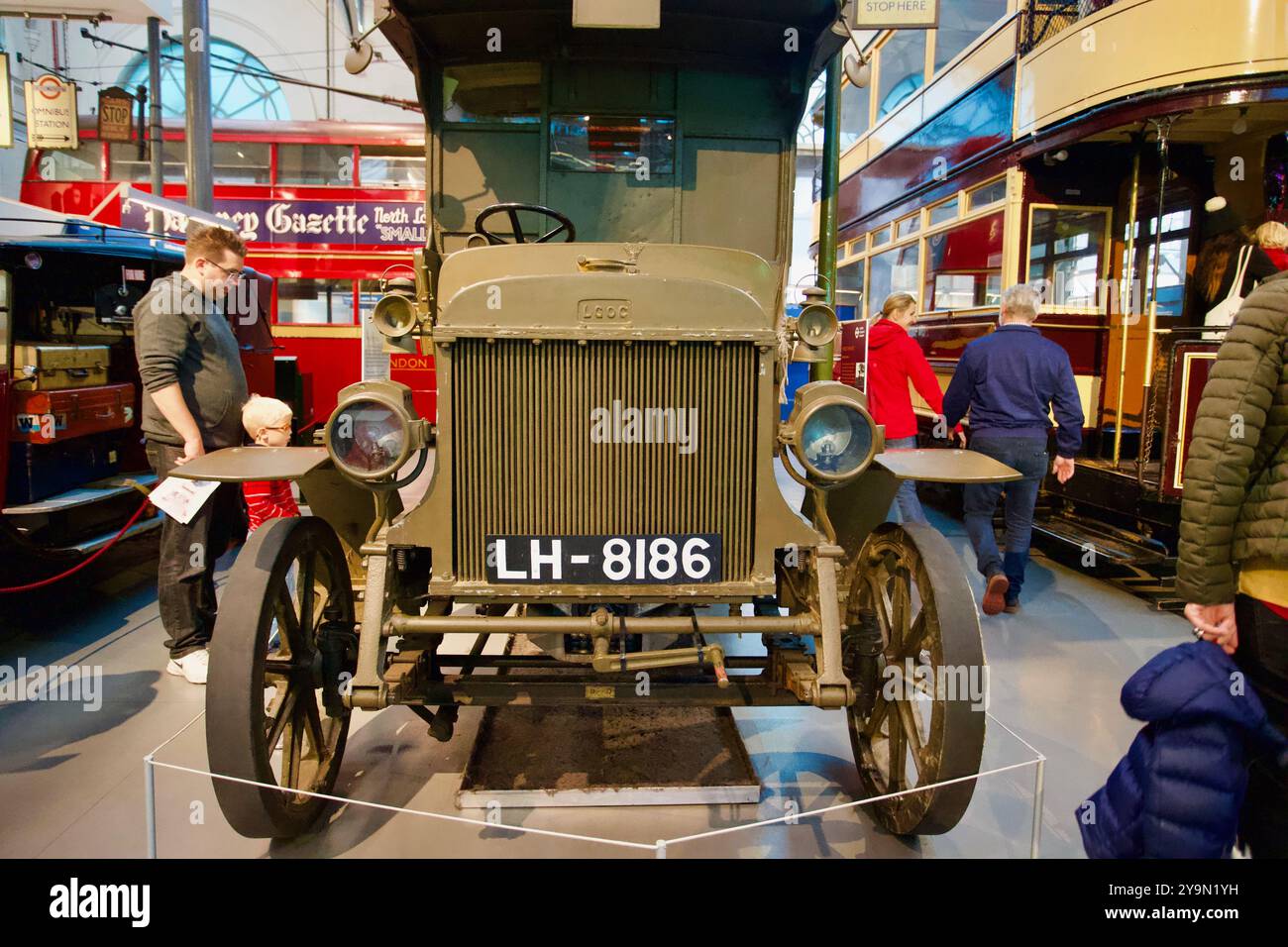 LGOC B-Type B2737 WW1 Battle Bus, London Transport Museum, Covent ...