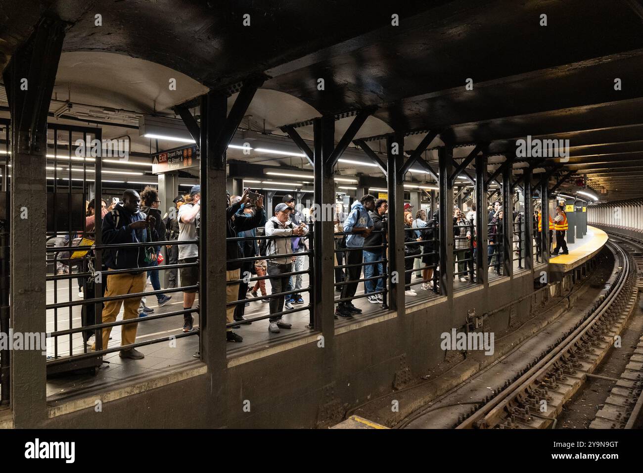 New York, USA. 10th Oct, 2024. Straphangers watch behind barricades as ...