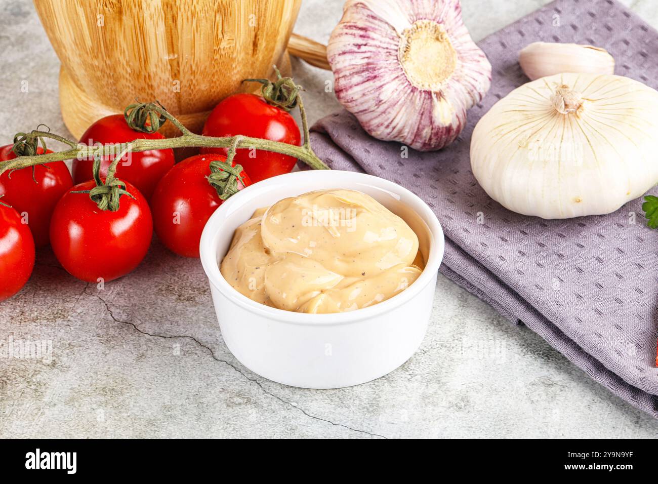 Bowl of Yellow cream grill sauce for burger Stock Photo - Alamy