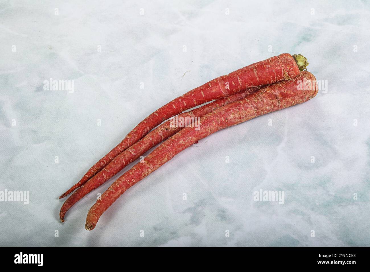 Raw ripe Indian red carrot root Stock Photo - Alamy