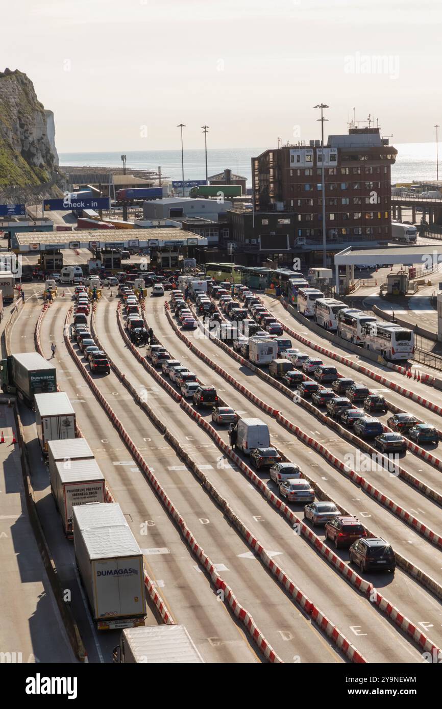 England, Kent, Dover, Port of Dover, Dover Docks, Line of Cars and ...
