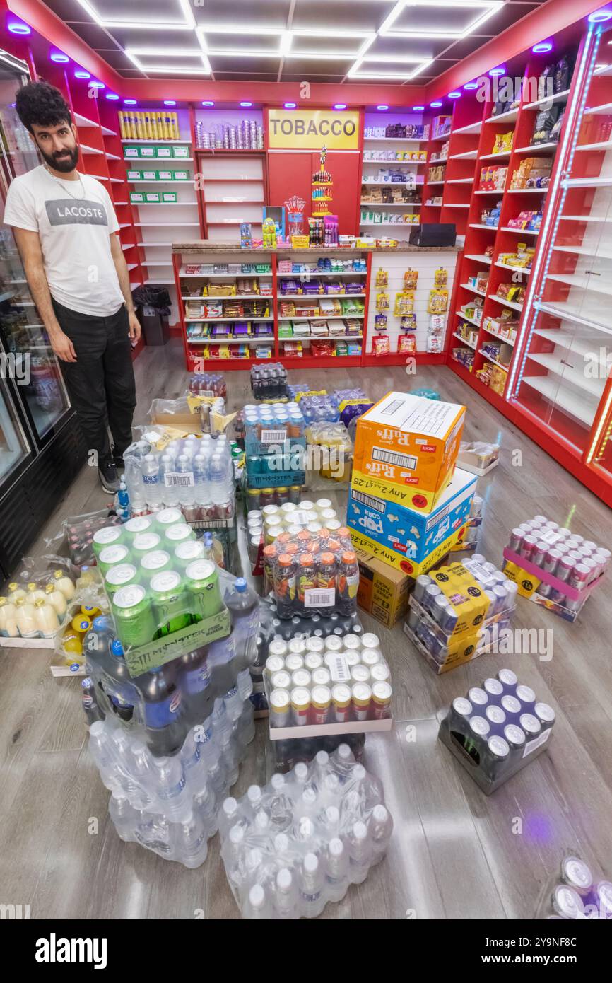 Uk convenience store interior hi-res stock photography and images - Alamy