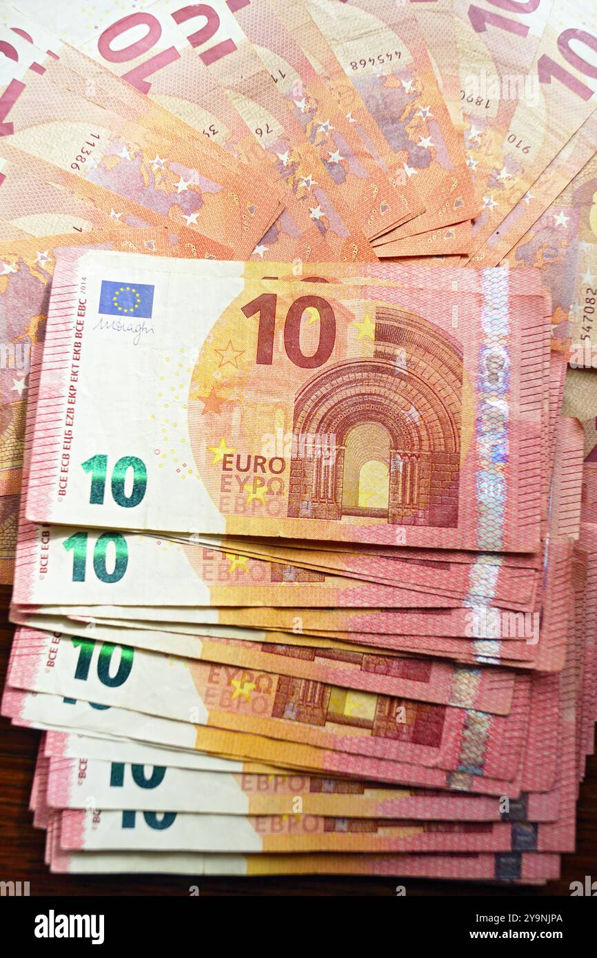 10 euro notes hi-res stock photography and images - Alamy