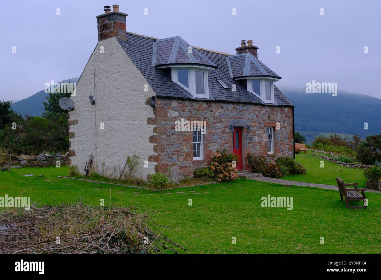 Old cottage by Loch Ness Stock Photo - Alamy
