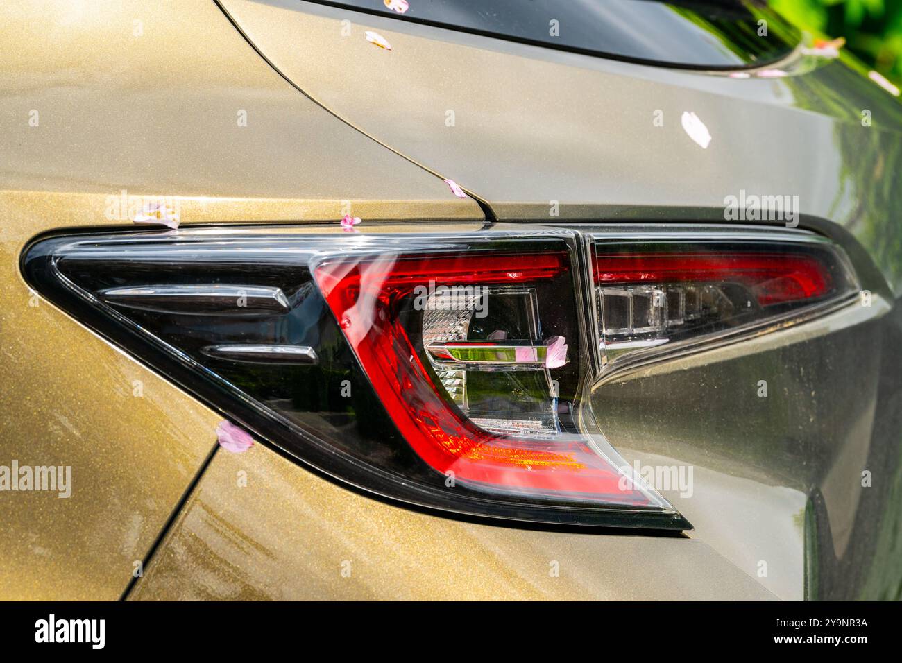 Dark silver car hi-res stock photography and images - Alamy
