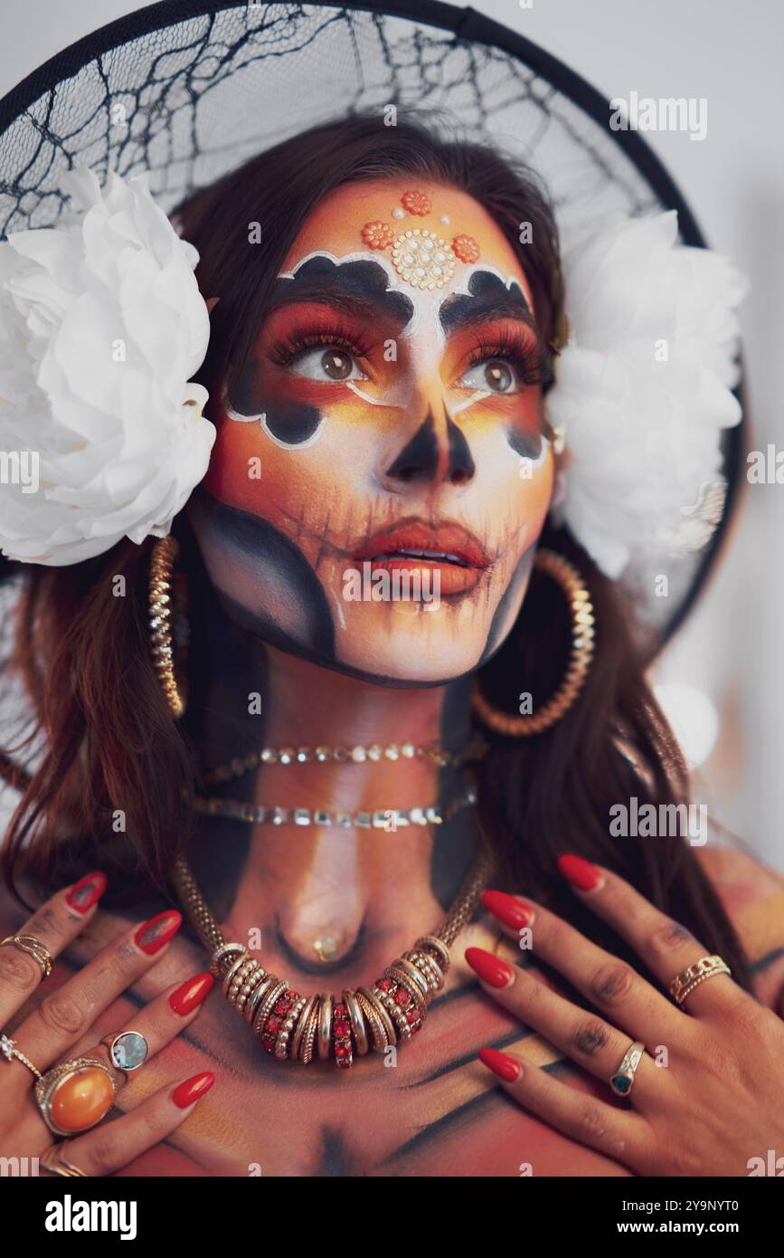 Woman santa muerte makeup hi-res stock photography and images - Alamy