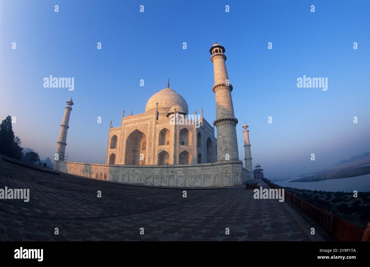 Taj mahal at an angle hi-res stock photography and images - Alamy