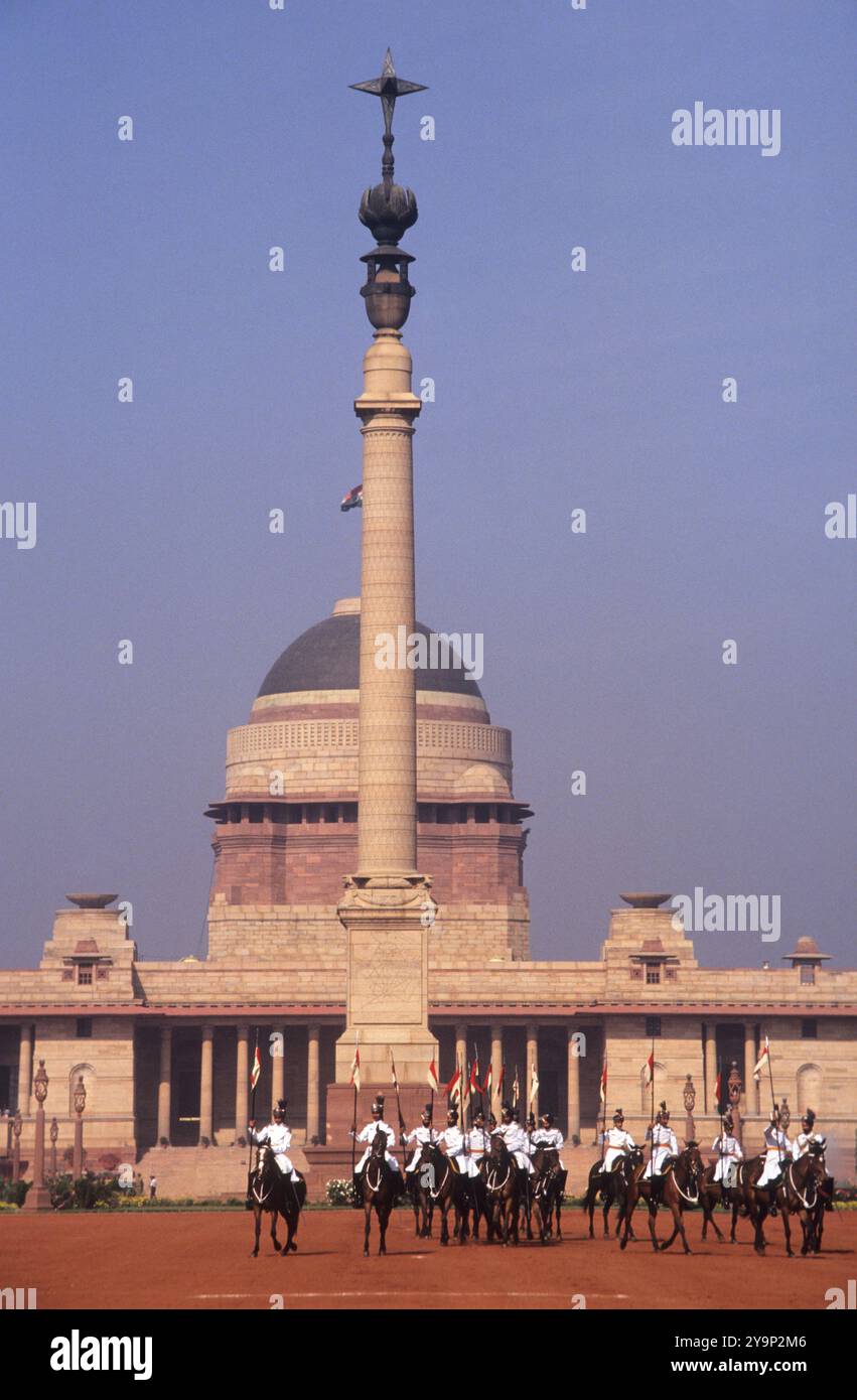 Guards outside parliament house, new Delhi, India Stock Photo - Alamy