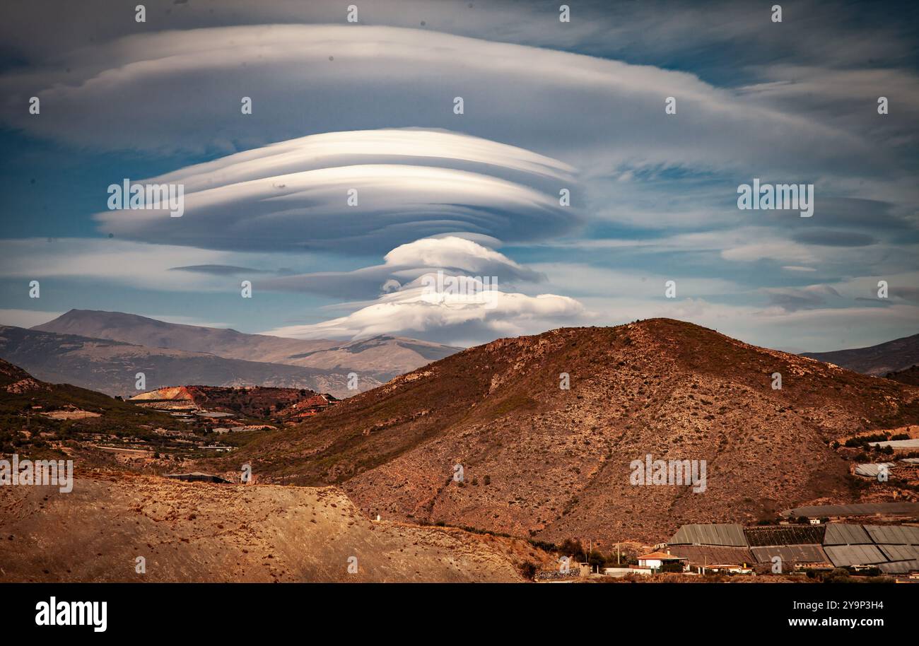 Lenticular clouds unusual cloud hi-res stock photography and images - Alamy
