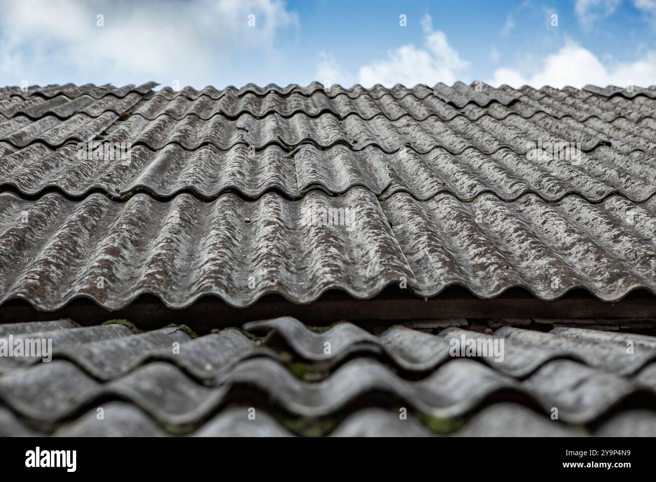 Blue asbestos hi-res stock photography and images - Alamy