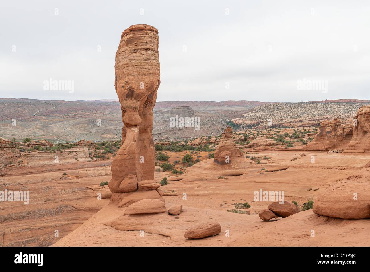 Side view of Delicate Arch show how thin it is, Arches National Park ...