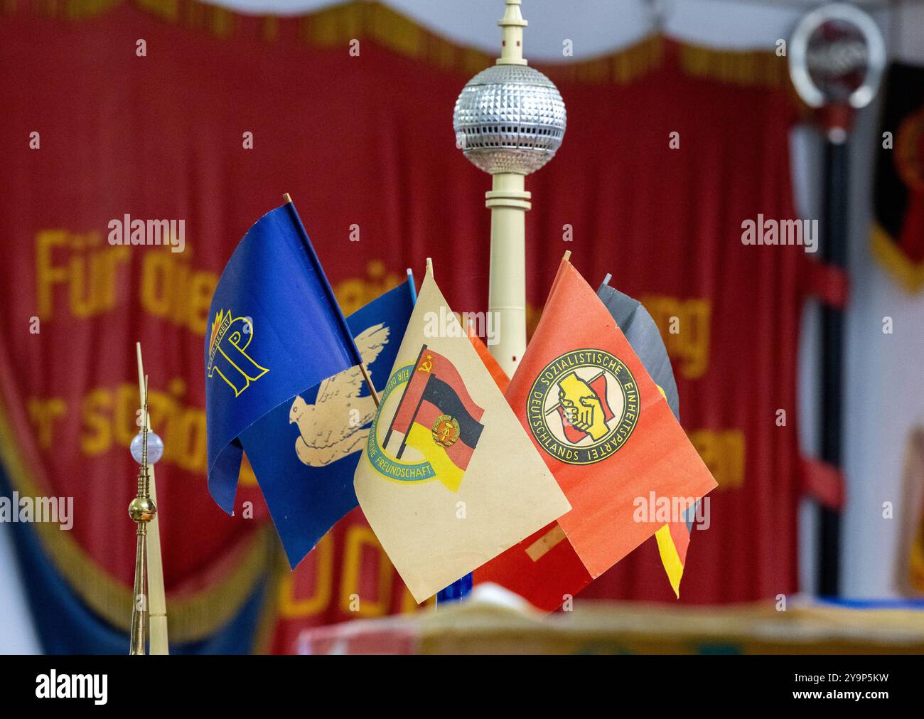 Soviet gdr friendship hi-res stock photography and images - Alamy