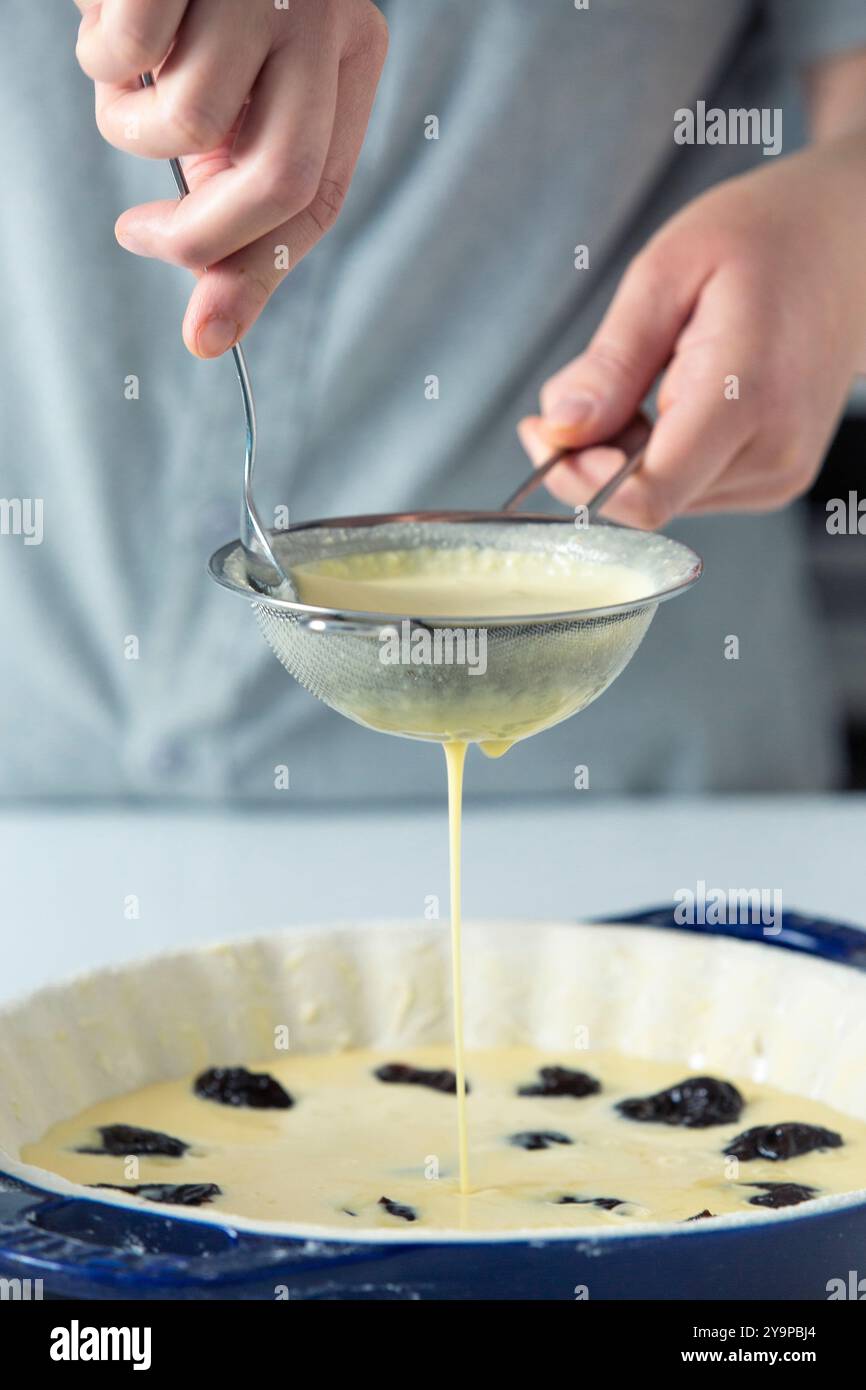 Custard sieve hi-res stock photography and images - Alamy