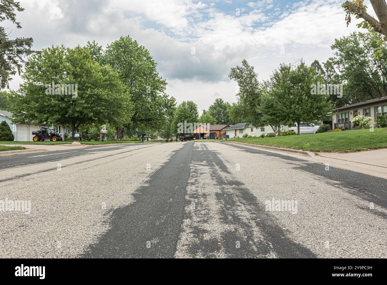 Wide street view of a suburban neighborhood Stock Photo - Alamy