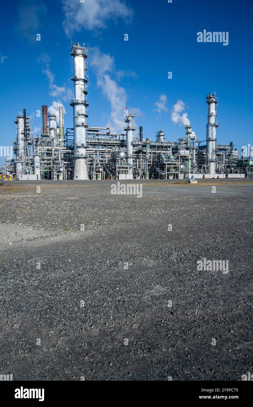 Refinery in the Pacific Northwest Stock Photo - Alamy
