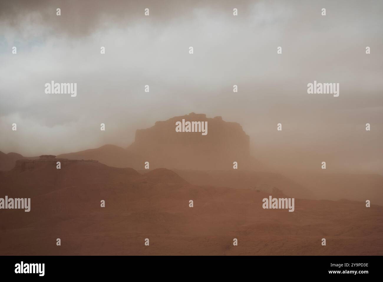 Desert landscape during storm hi-res stock photography and images - Alamy