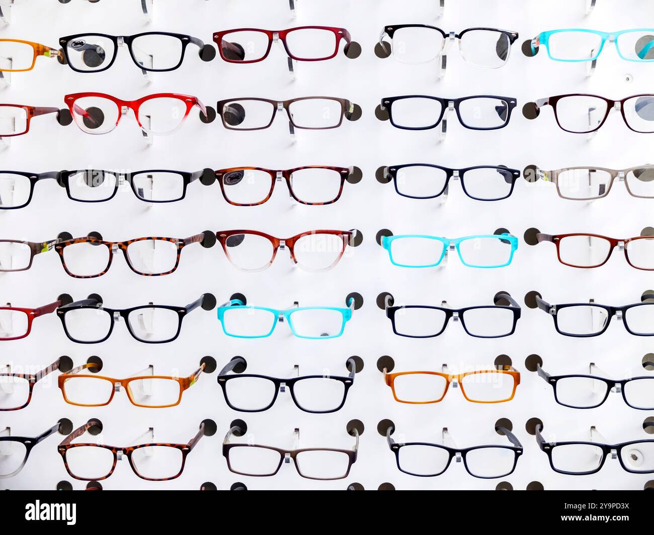 Optical shop lens hi-res stock photography and images - Alamy