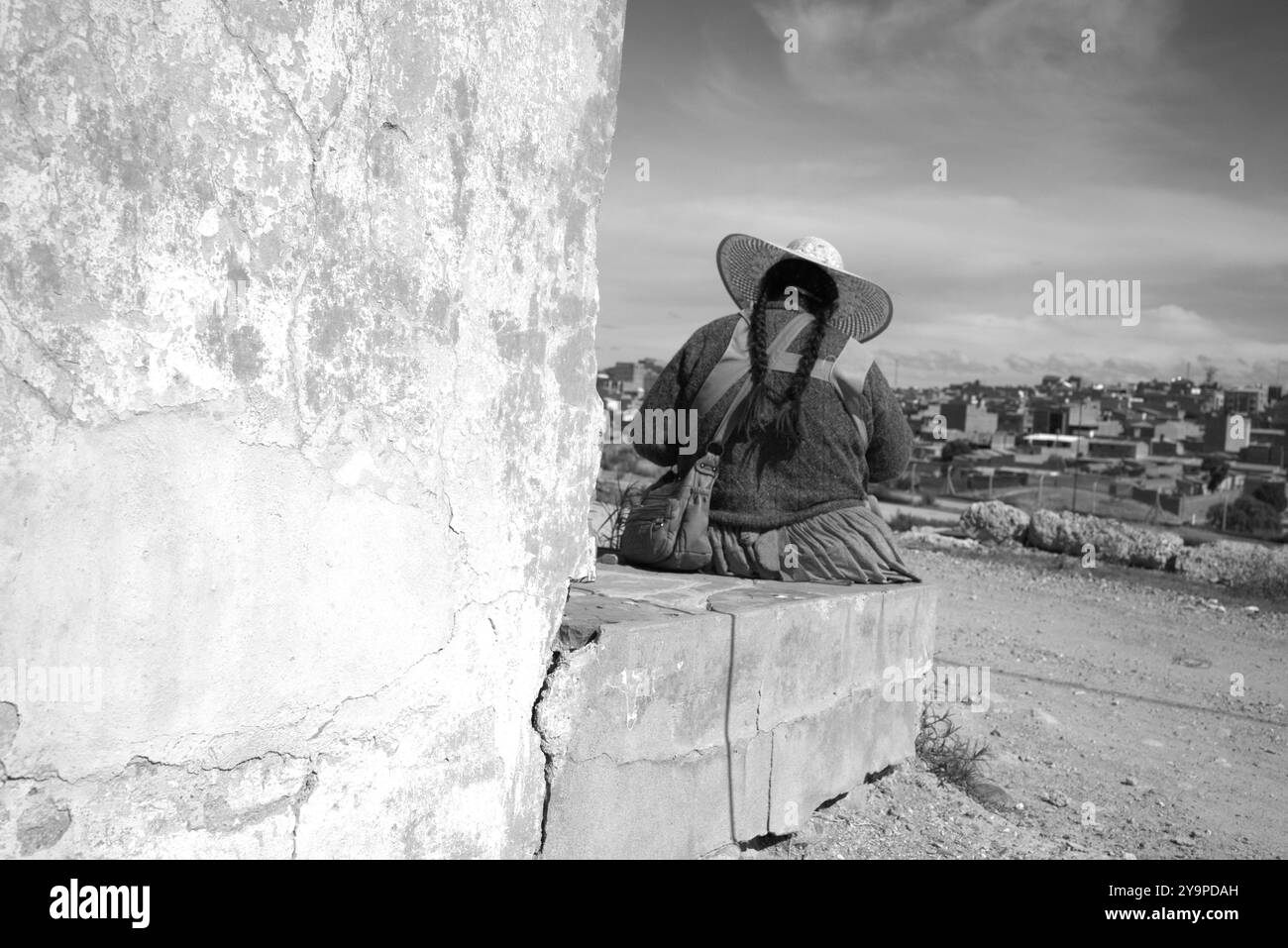 Bolivian Cholita in the border between La Quiaca and Villazón Stock ...