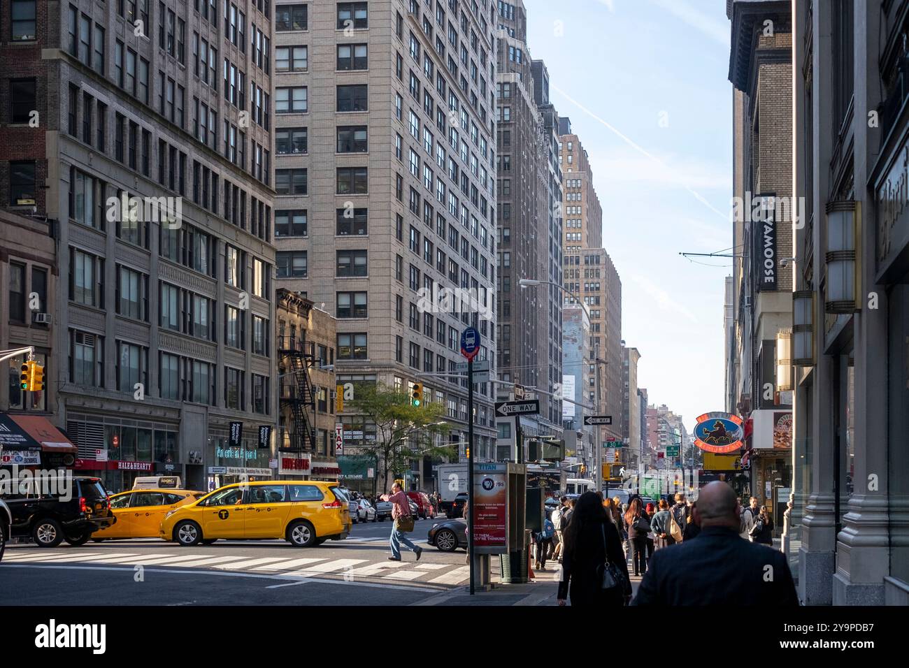 A bustling New York City street scene in daylight Stock Photo - Alamy