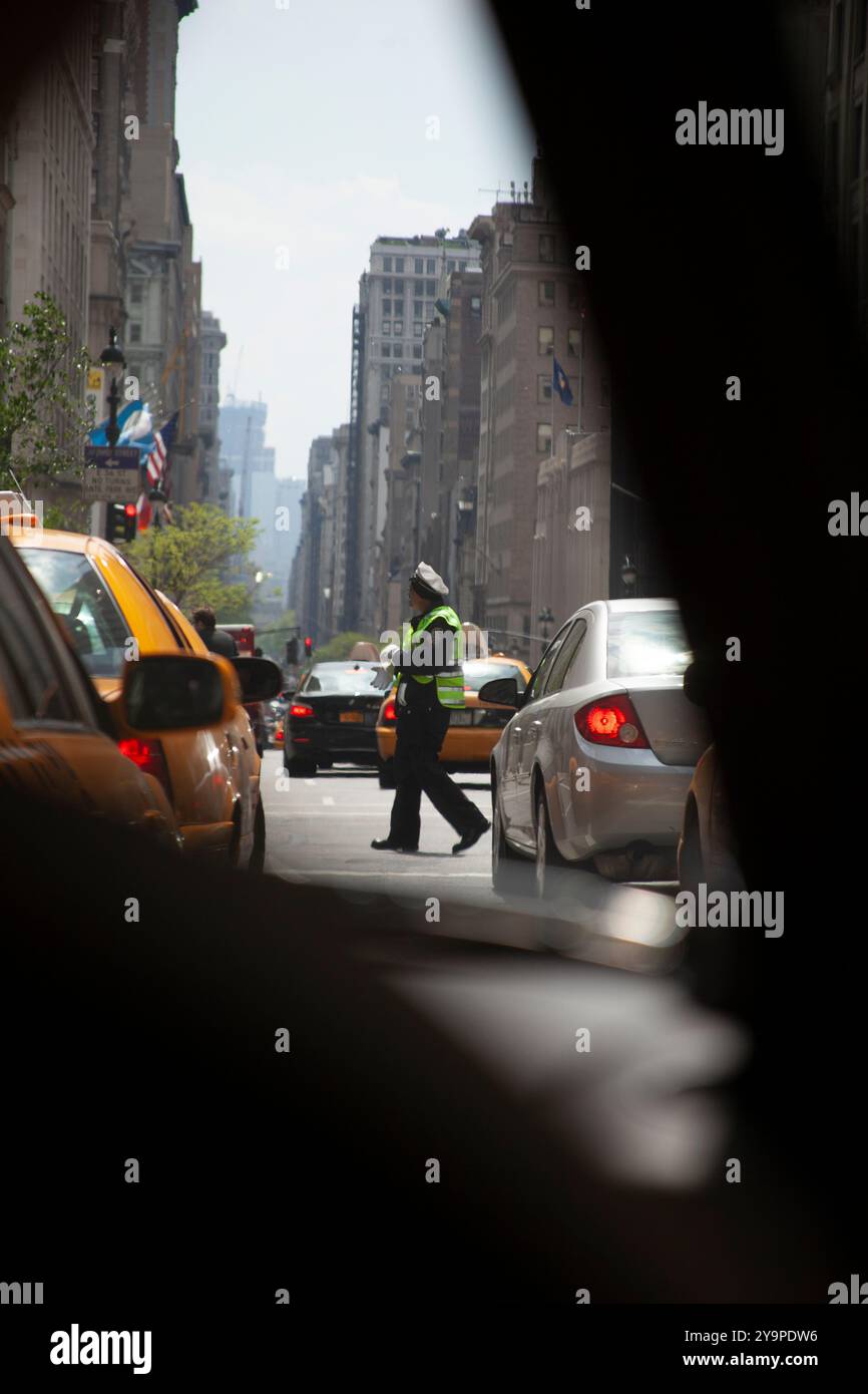 NYC traffic cop in a busy street with lots of traffic Stock Photo - Alamy