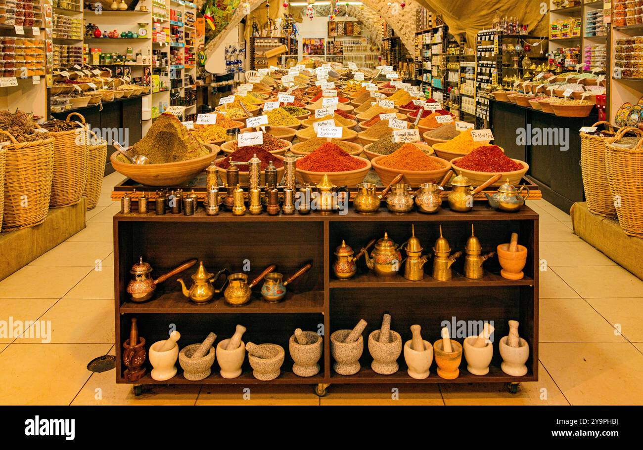 The Arabic suq in the historic old city of Jerusalem, Israel., Middle ...