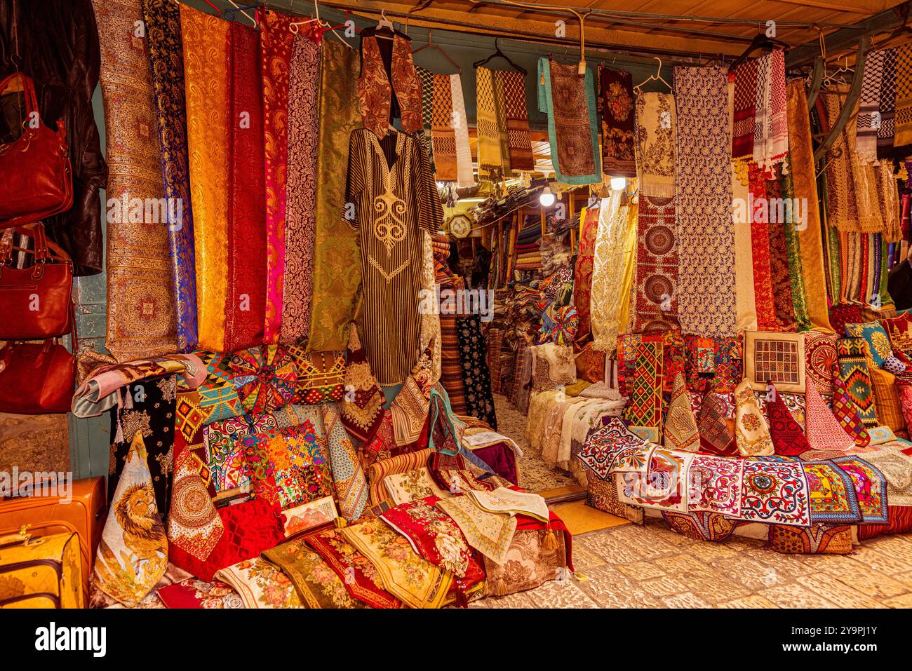 The Arabic suq in the historic old city of Jerusalem, Israel., Middle ...