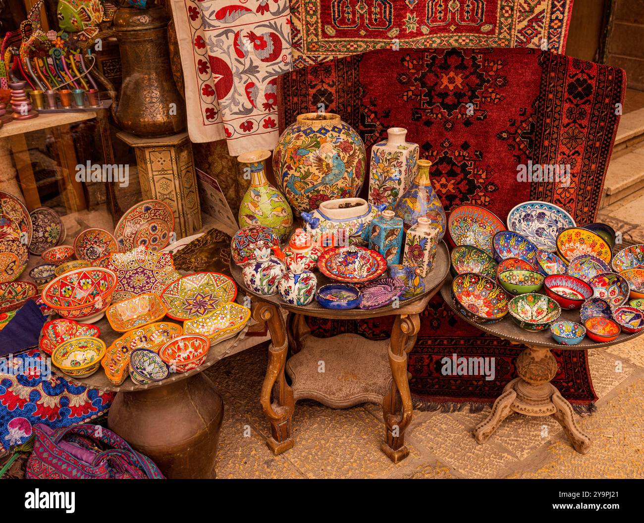 The Arabic suq in the historic old city of Jerusalem, Israel., Middle ...