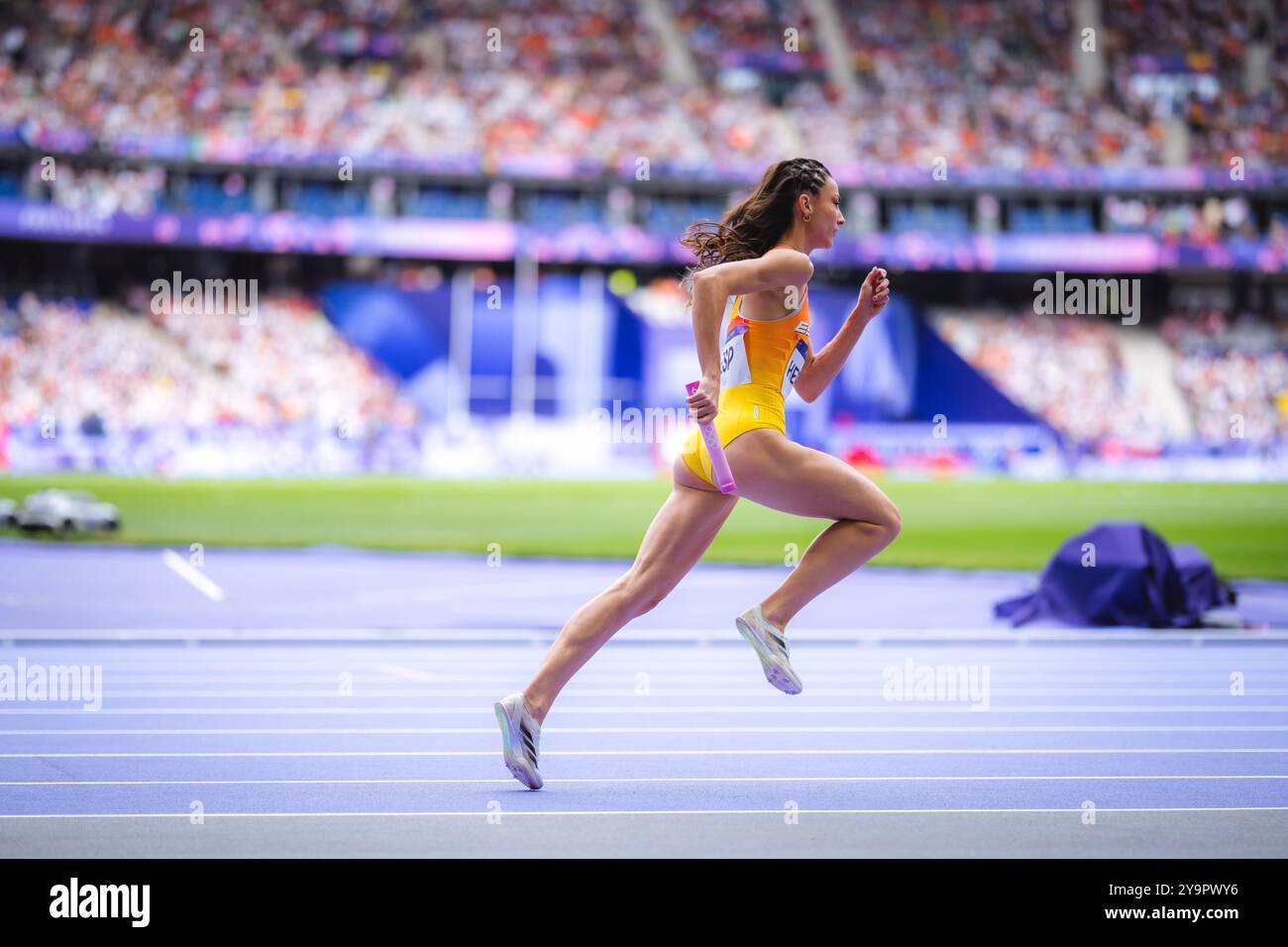 Blanca Hervás participating in the 4X400 meters relay at the Paris 2024 ...