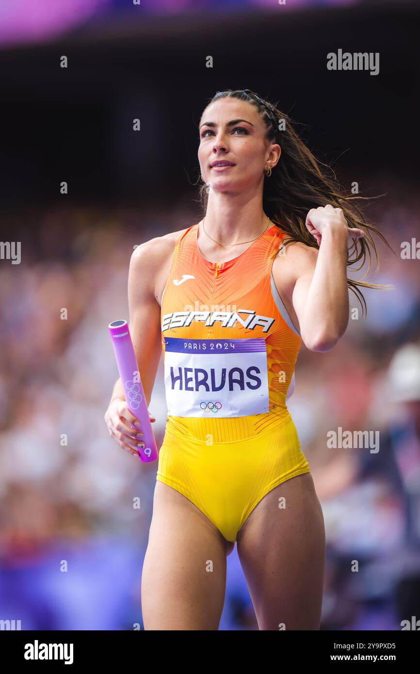 Blanca Hervás participating in the 4X400 meters relay at the Paris 2024 ...