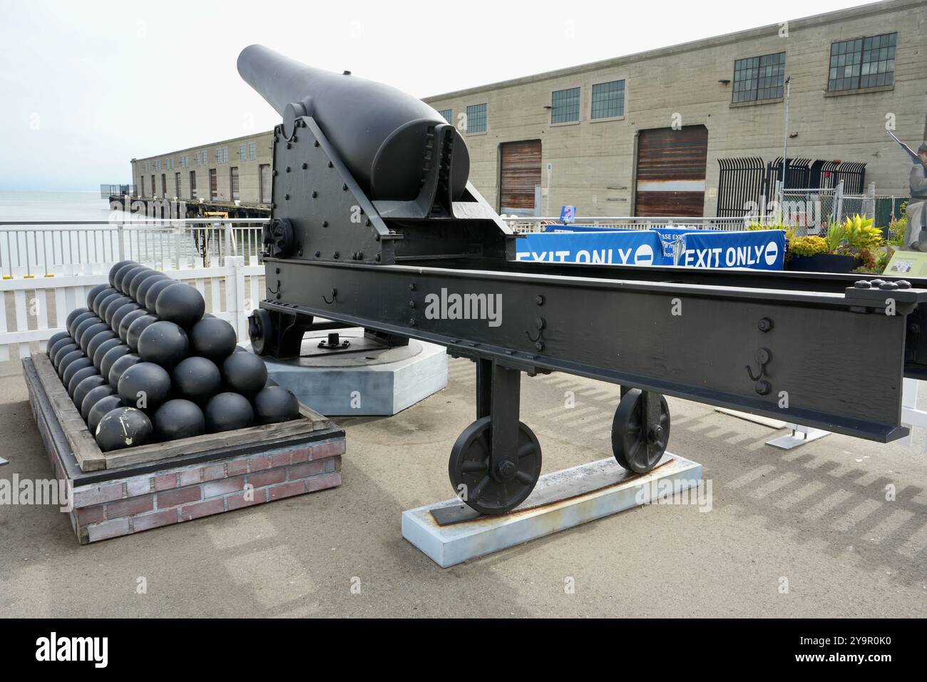 Replica 186l Rodman Cannon as used on Alcatraz Island, at Pier 33 on ...