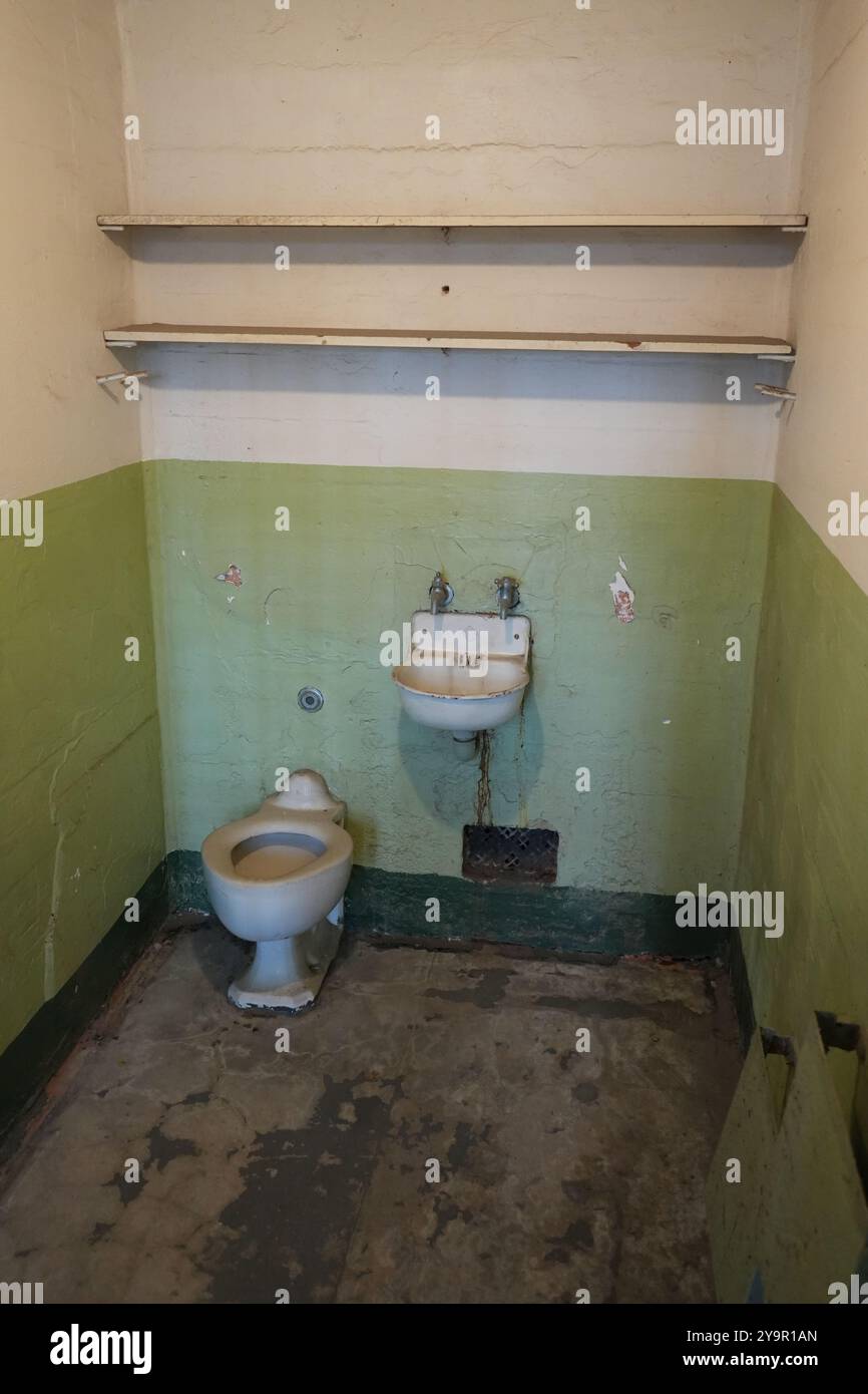 Prison Toilets Uk