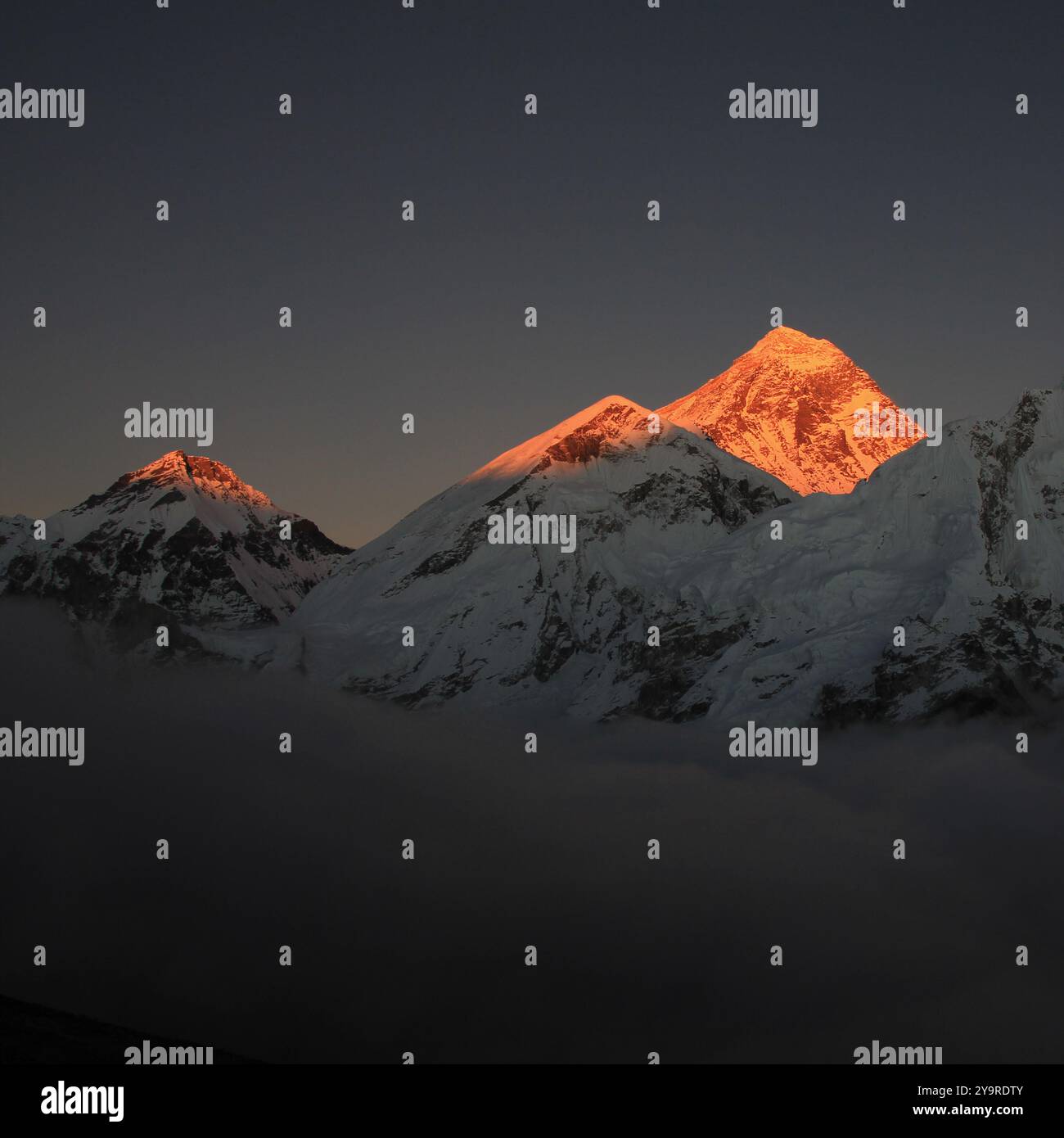 Mount Everest at sunset, autumn evening, Nepal Stock Photo - Alamy