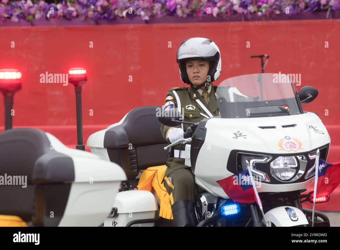 The Gendarmerie drives new heavy-duty motorcycles to participate in ...