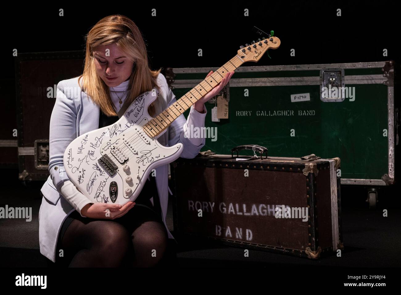 Fender player stratocaster hi-res stock photography and images - Alamy