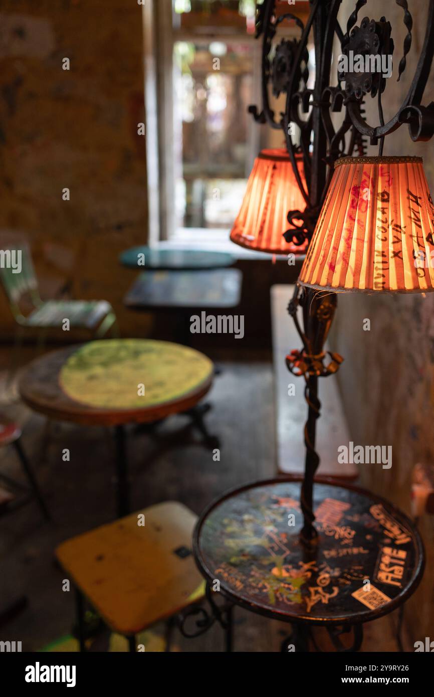 Ruins Bars in Budapest, creativity and art with Discarded Objects ...