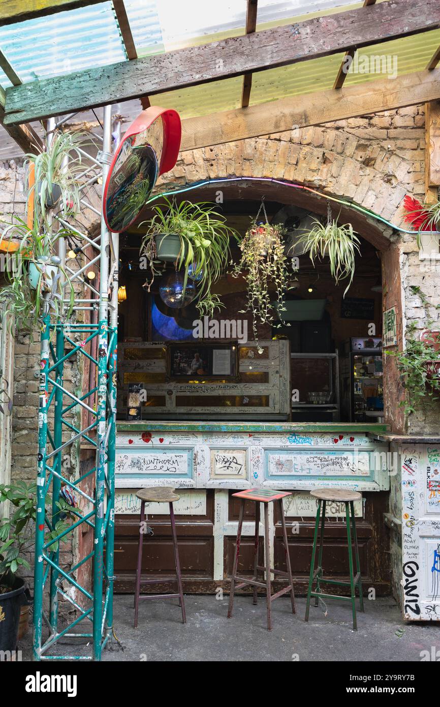 Ruins Bars in Budapest, creativity and art with Discarded Objects ...