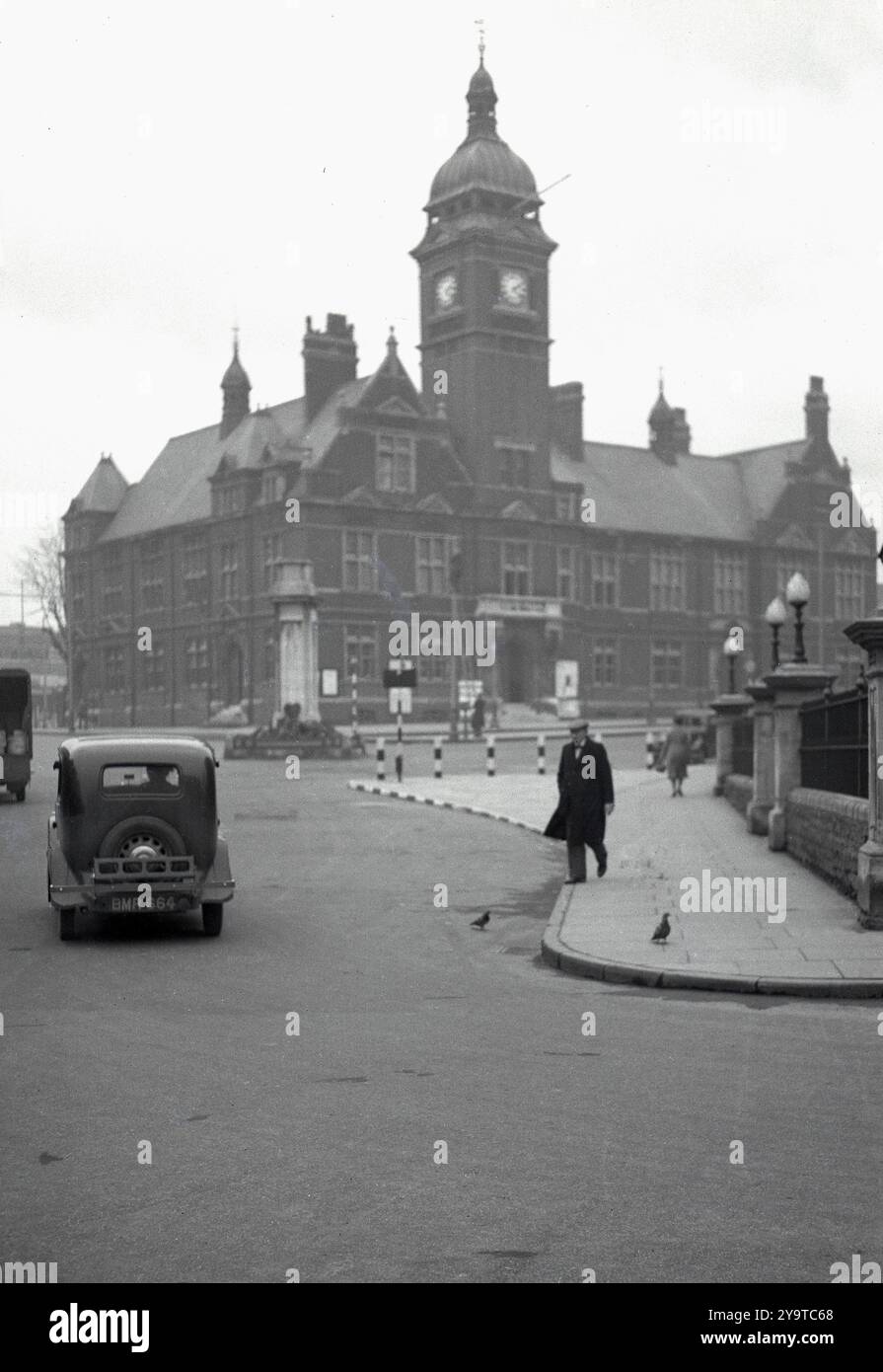 1950s, historical, a view of Swindon Town Hall, England, UK. Dating fro ...