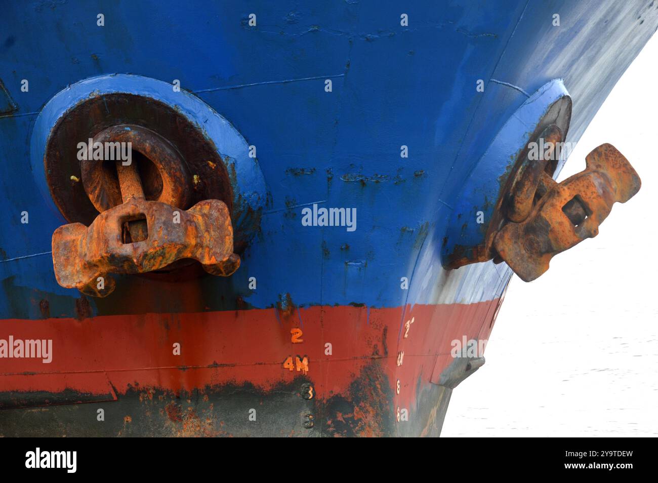 rusting anchor on an iron ship Stock Photo - Alamy
