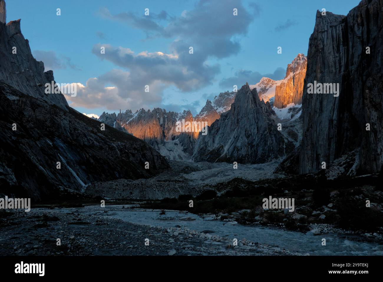 Sunset in the beautiful Nangma Valley (Yosemite of Pakistan), Kanday ...