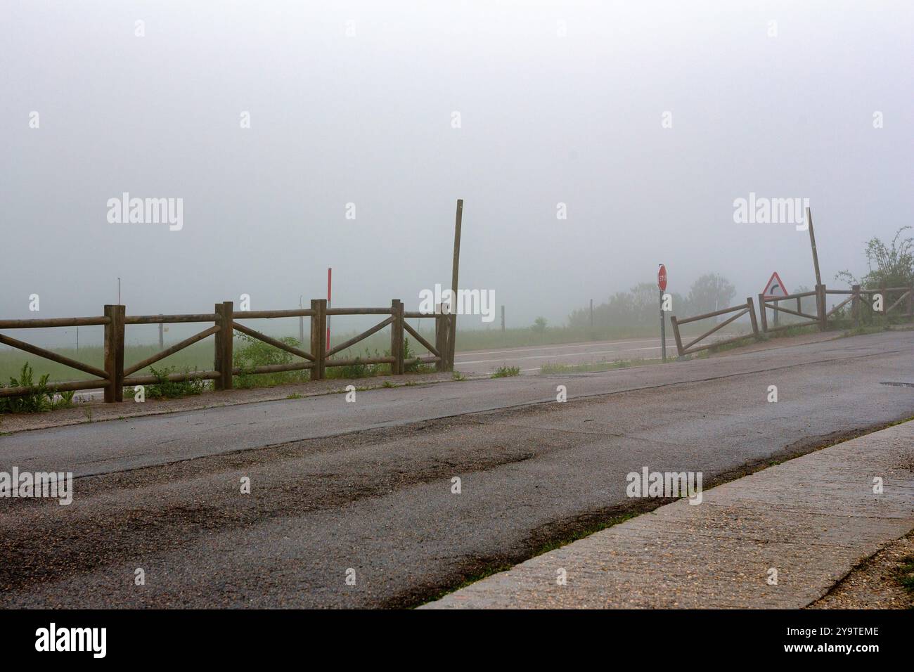 Empty mountain road with fog and no one Stock Photo - Alamy