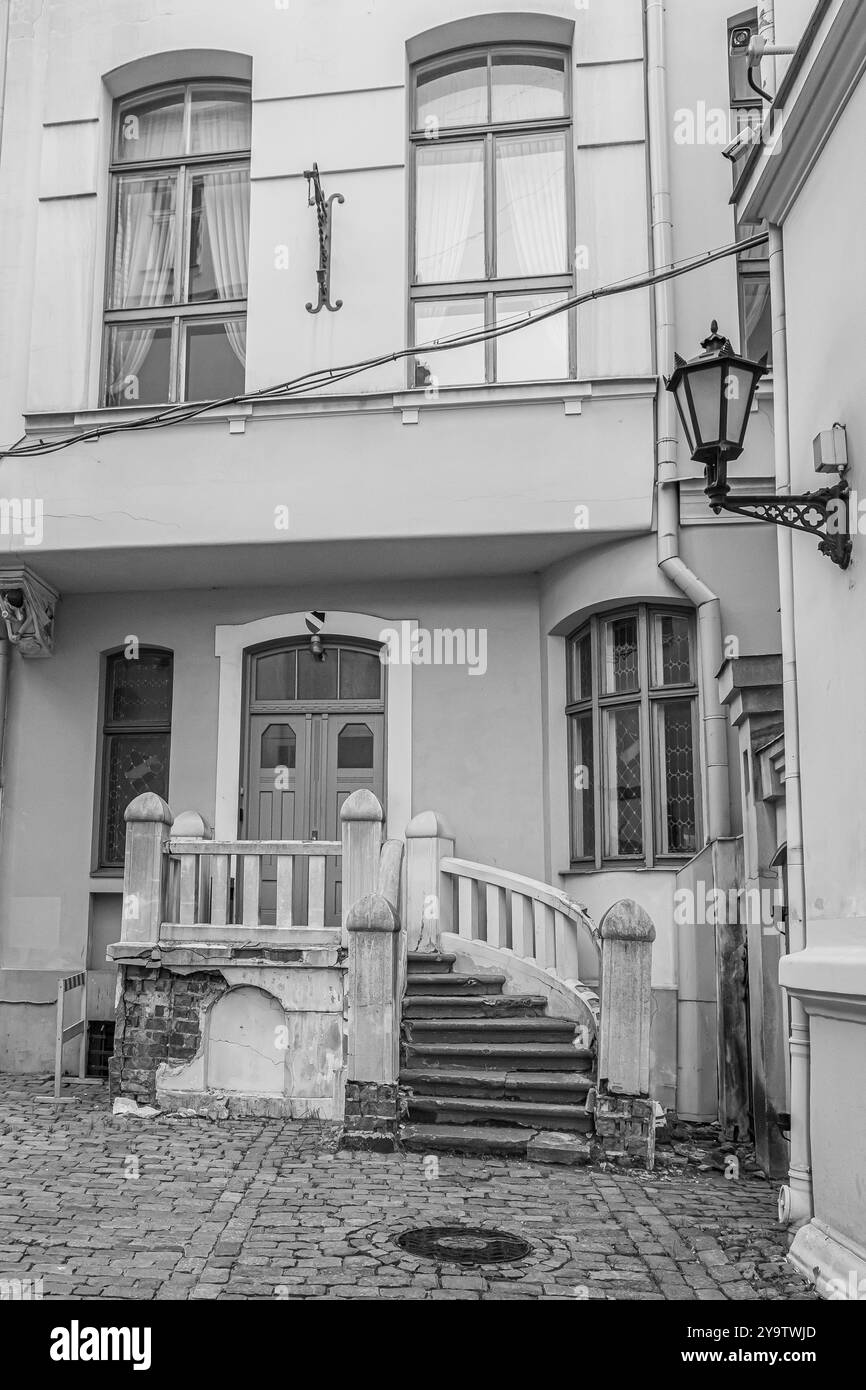 Narrow street in old Black and White Stock Photos & Images - Alamy