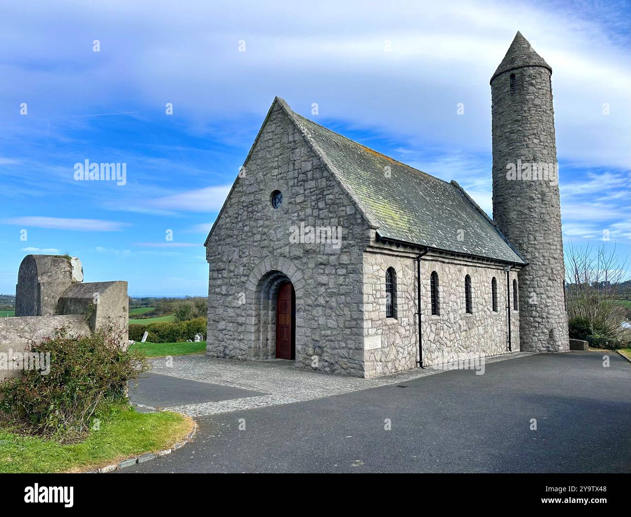Saulparishchurchexterior hi-res stock photography and images - Alamy
